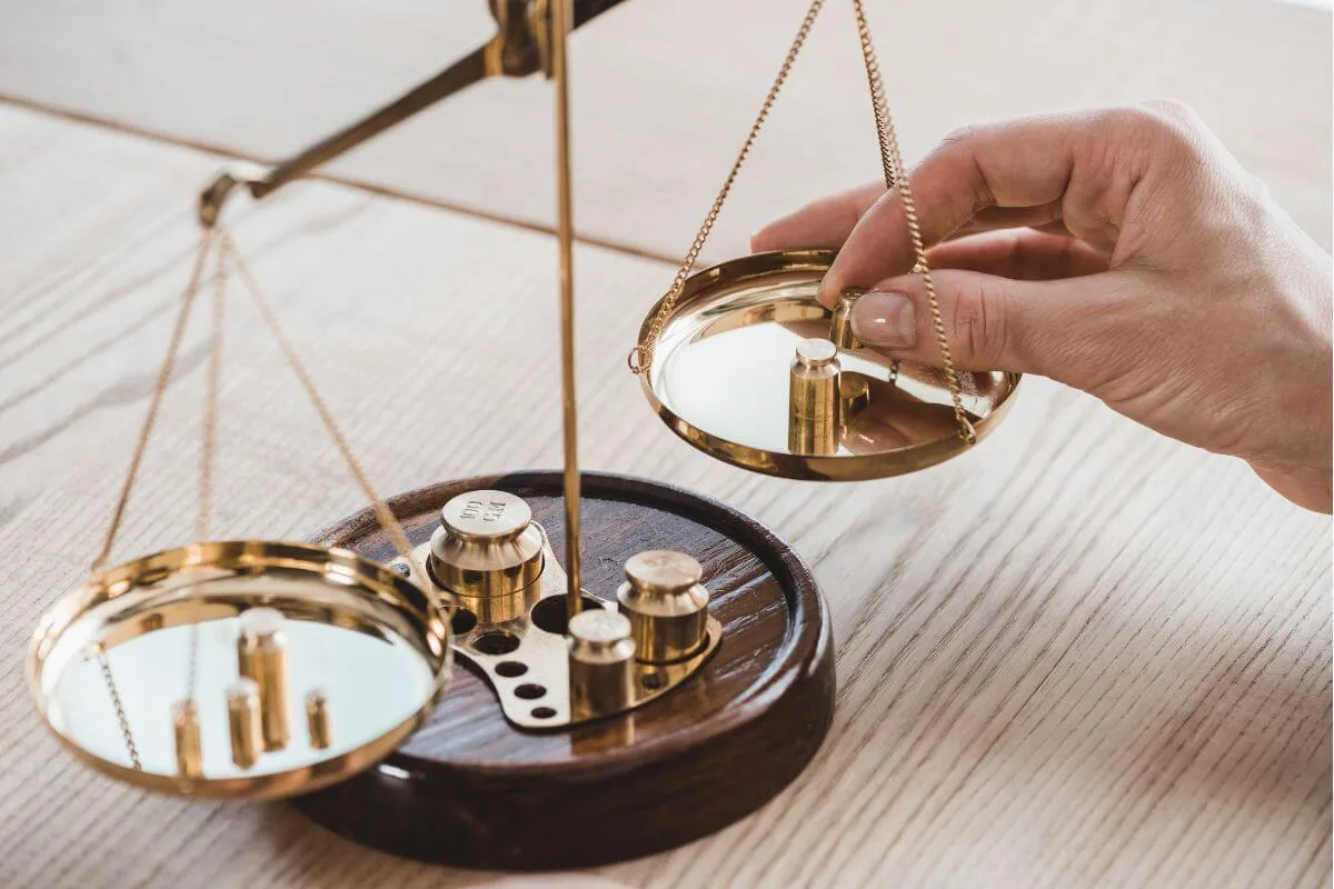 8 Pros & Cons of Expanding Internationally | ConnectaVerse